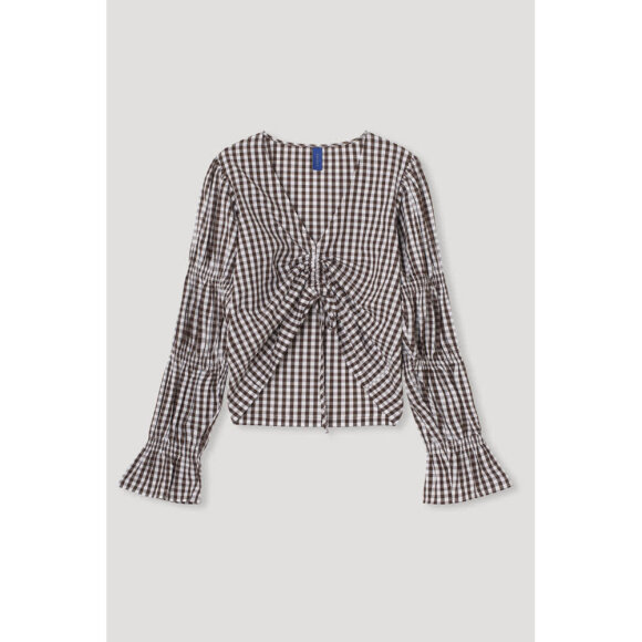 Résumé Nigel Blouse